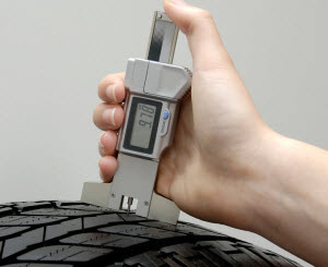 Car Tire Inspection and Quality Control Testing